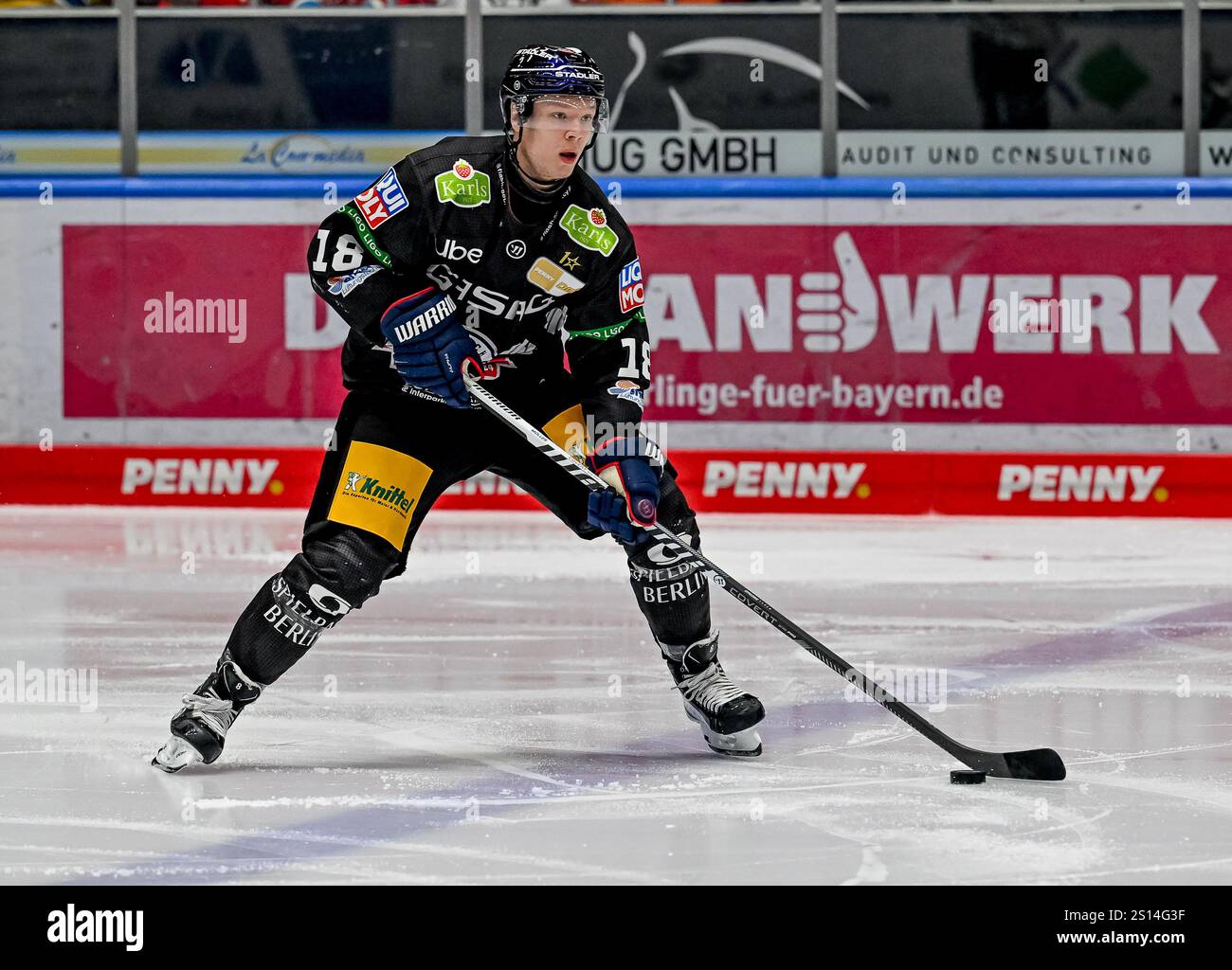 Jonas Mueller (Eisbaeren Berlin, #18). GER, Augsburger Panther vs ...