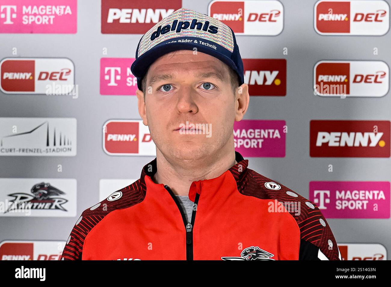 Mark Zengerle (Augsburger Panther, #89) beim Fernseh - Interview vor ...