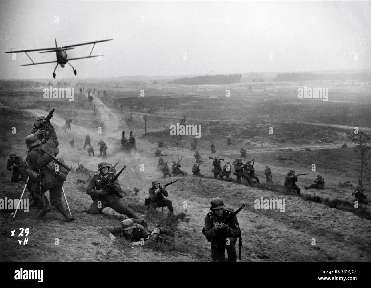 Nazi Soldiers outdoor military training in DREI UNTEROFFIZIERE 1939 ...