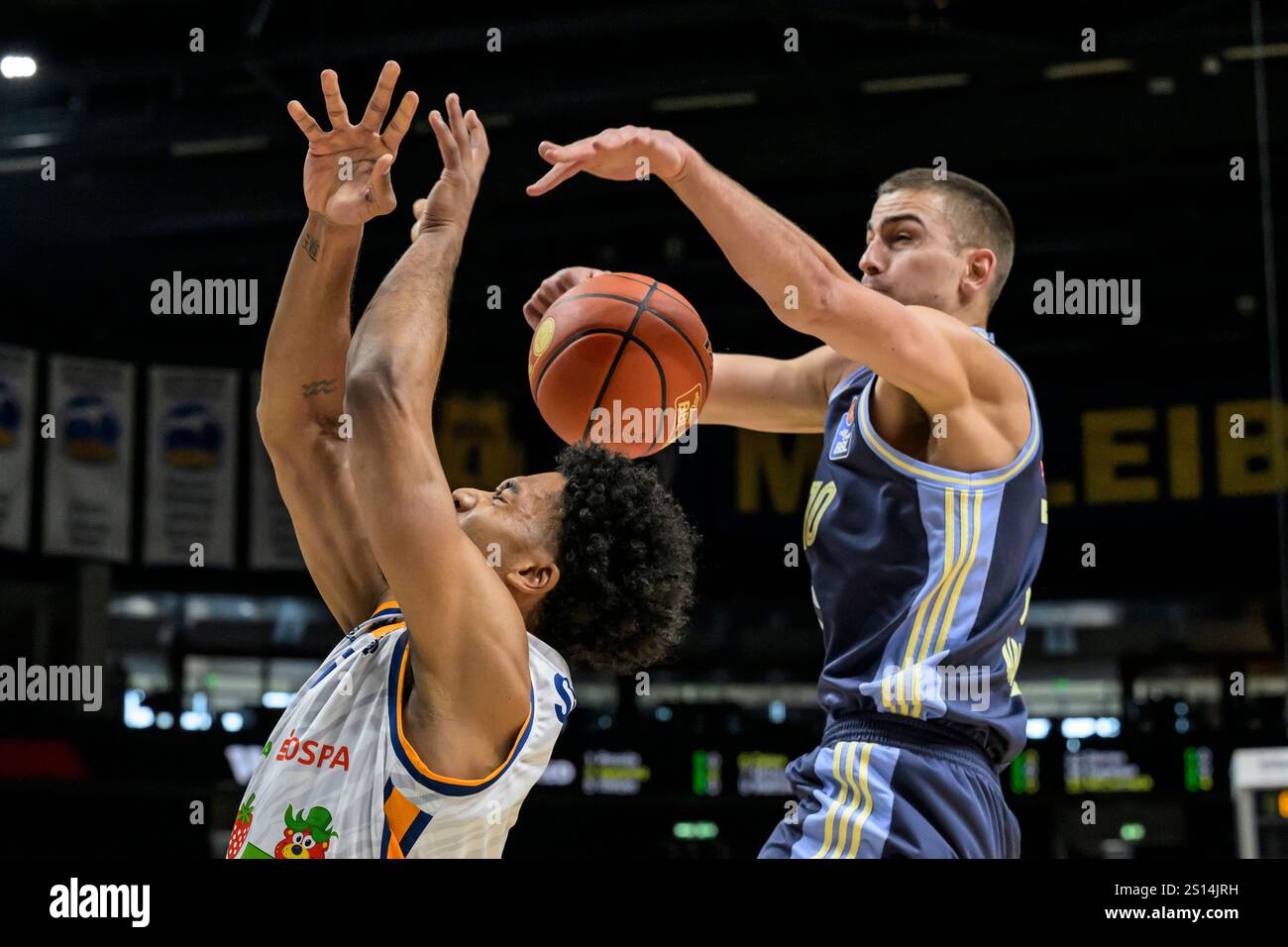Berlin, Deutschland. 31st Dec, 2024. GER, Berlin, Basketball, Alba ...