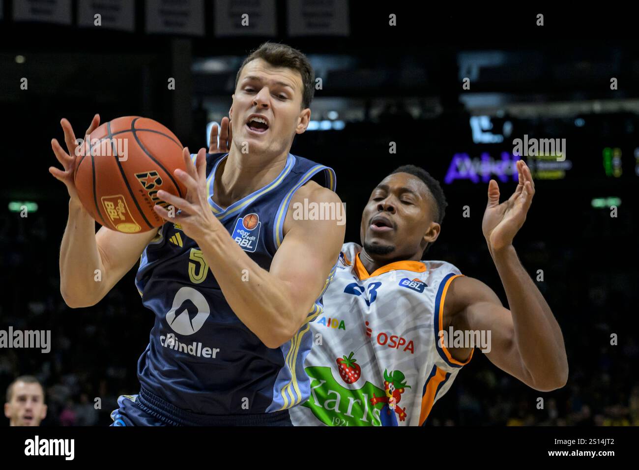Berlin, Deutschland. 31st Dec, 2024. GER, Berlin, Basketball, Alba ...