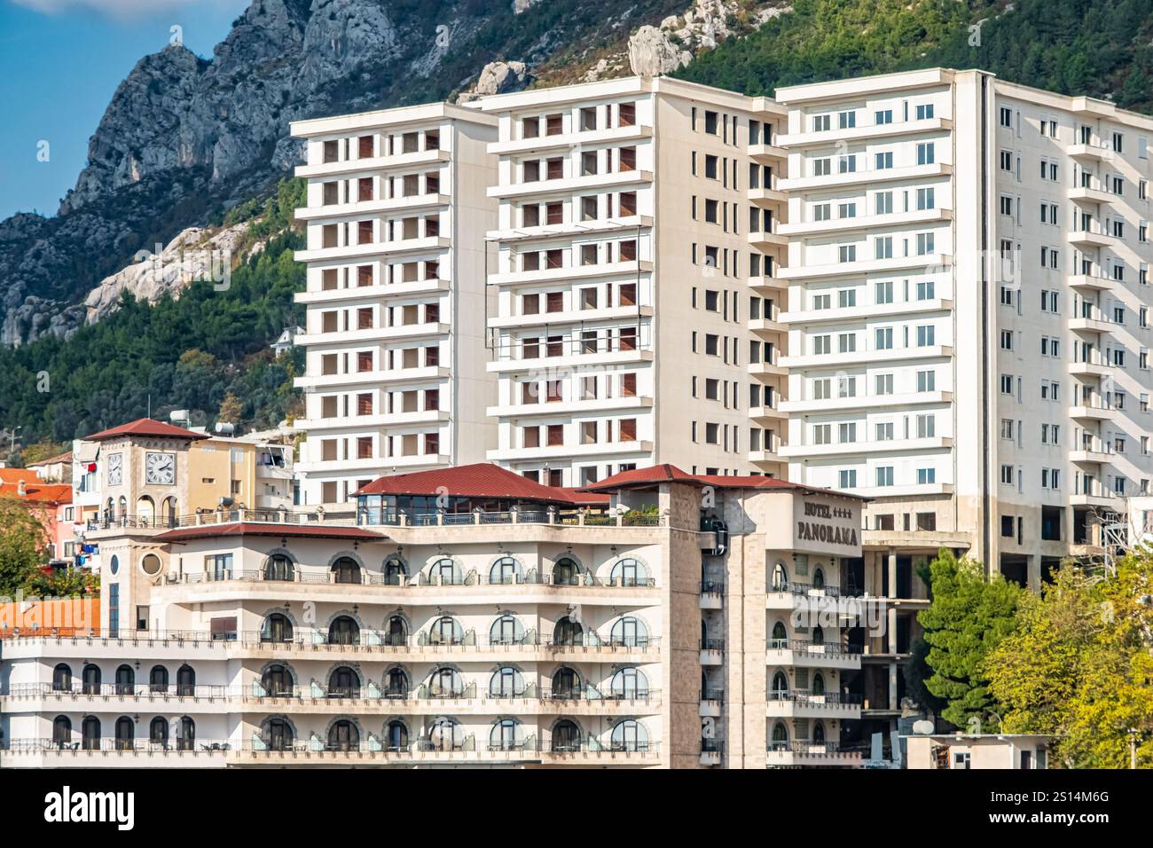 Condo building exterior hi-res stock photography and images - Alamy