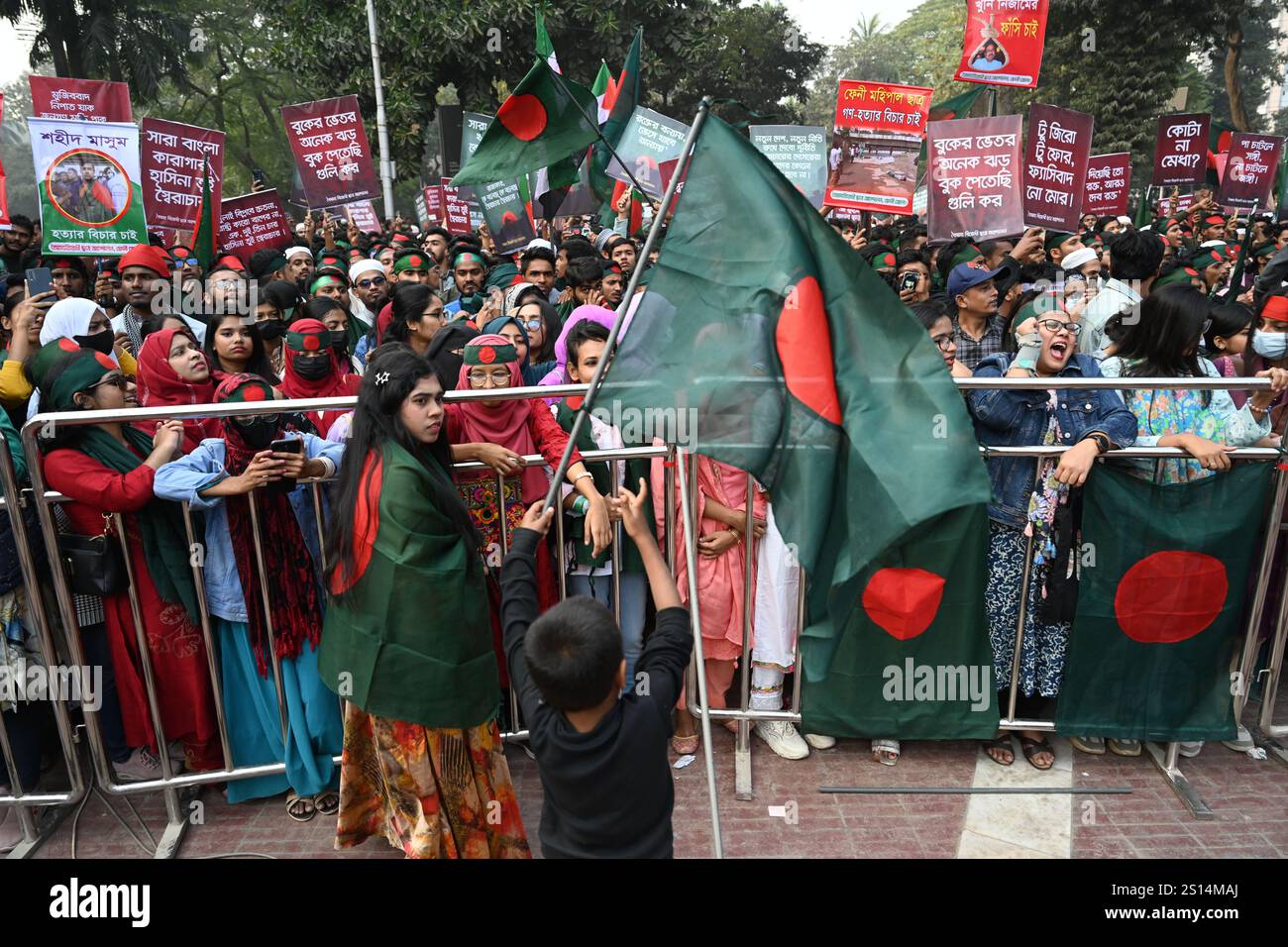 Dhaka, Bangladesh. 31st Dec, 2024. Students and supporters shout slogans during the 'March for ...