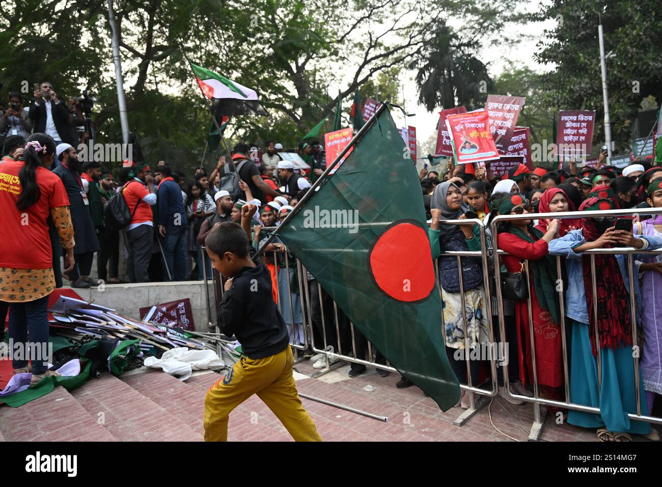 Dhaka, Bangladesh. 31st Dec, 2024. Students and supporters attend the ...