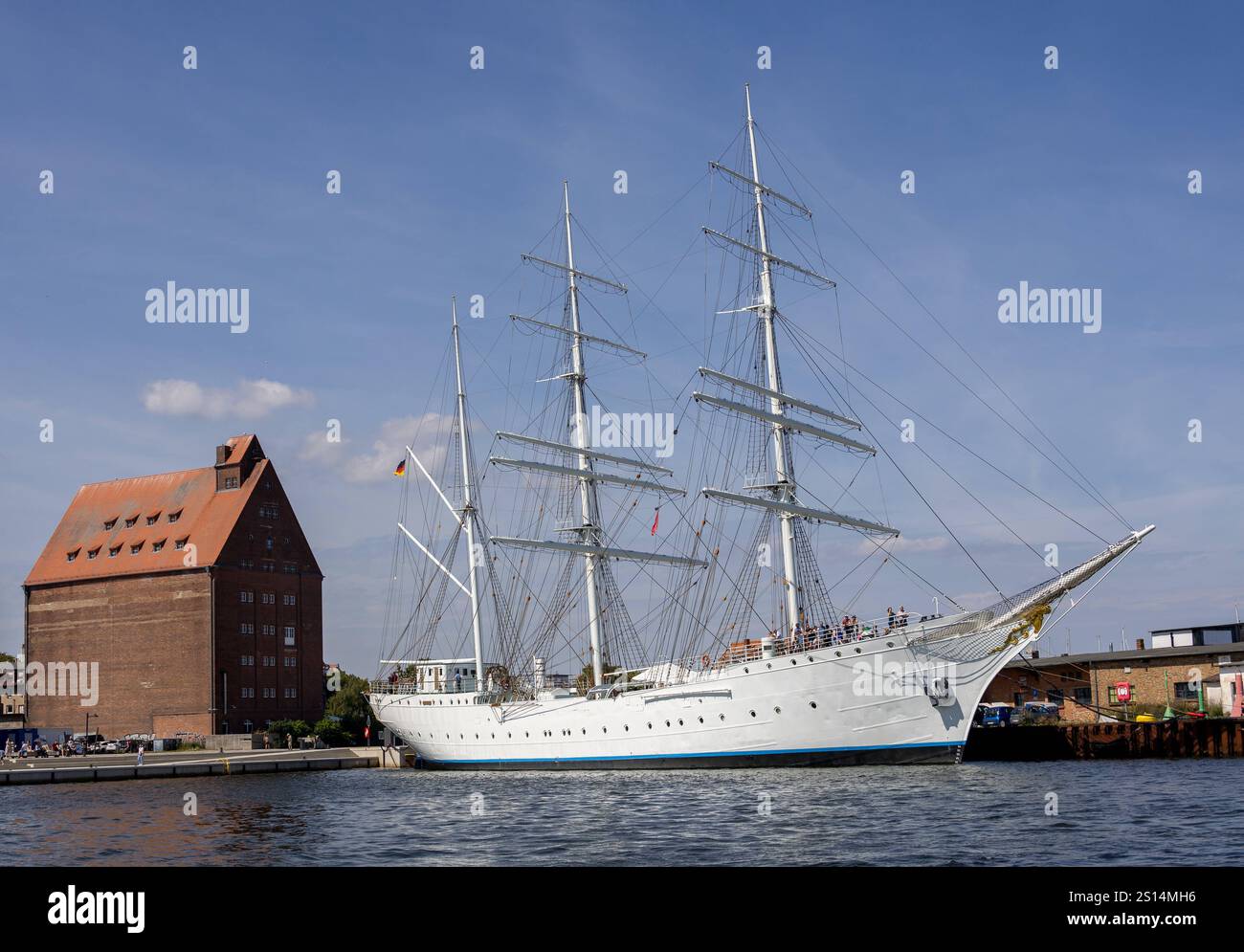 Stadthafen Stralsund Das Segelschulschiff GORCH FOCK I hat seinen ...