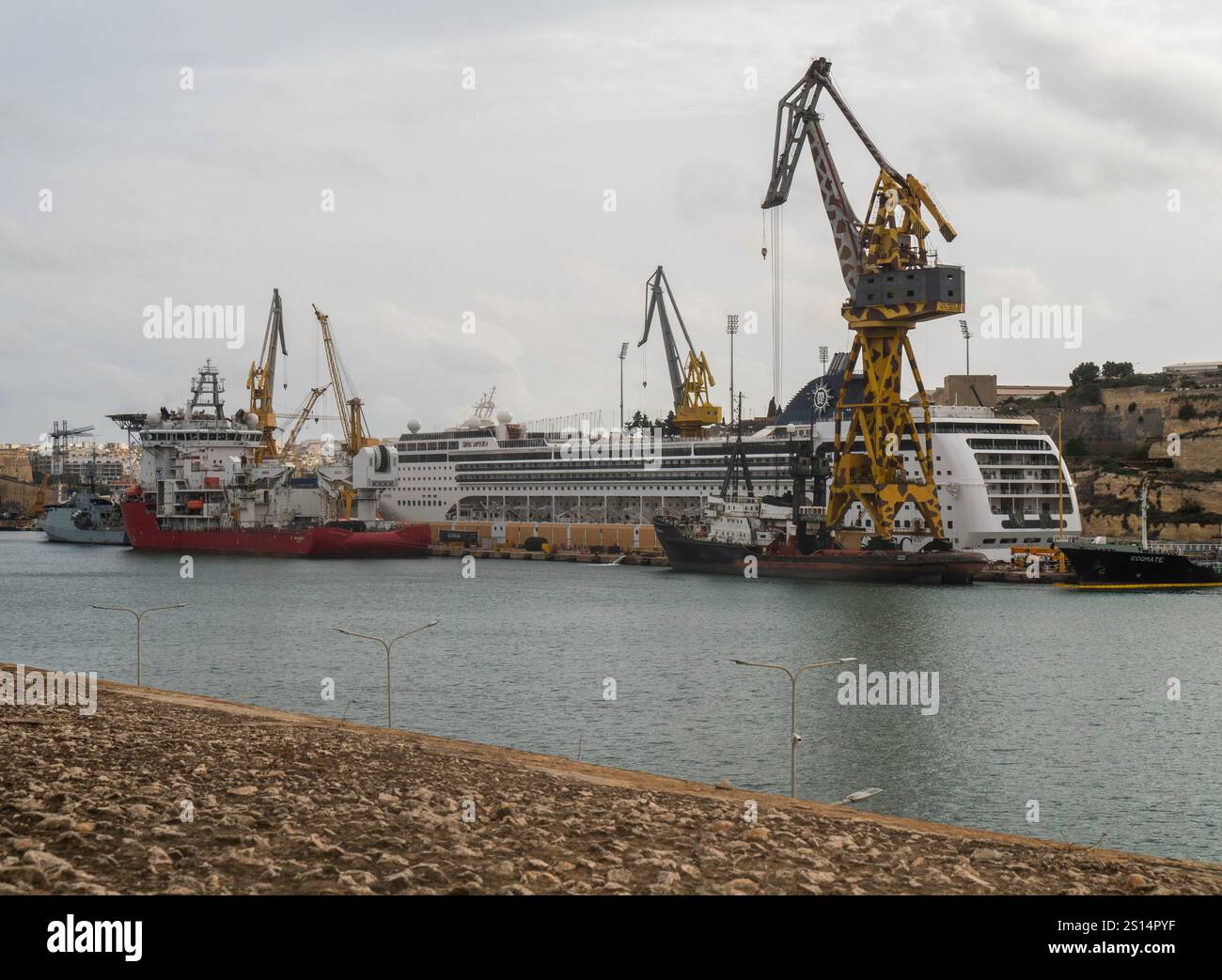 cruise ship in dry dock Stock Photo - Alamy
