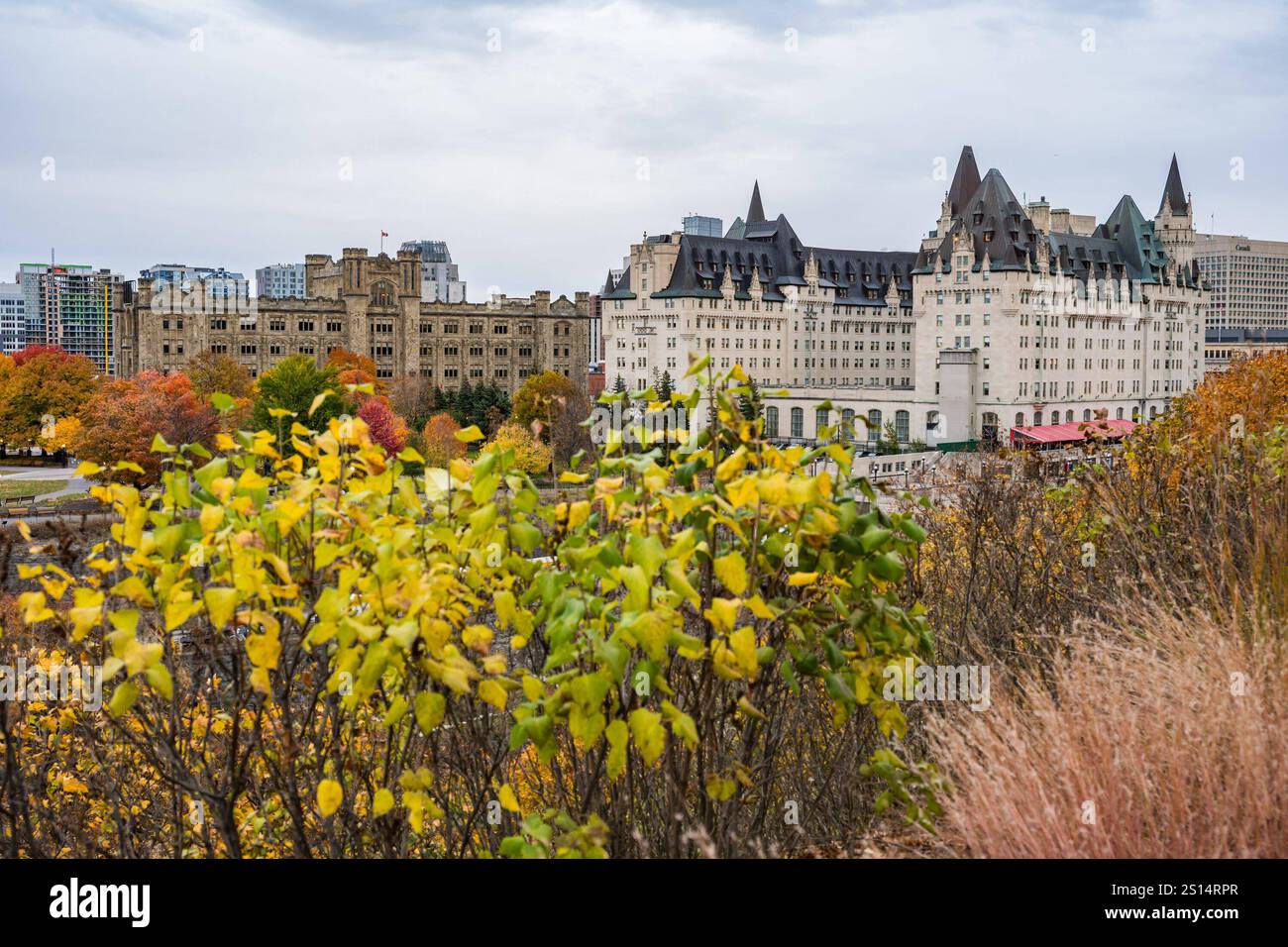 Ottawa The Connaught Building und Fairmont ChÃteau Laurier *** Ottawa ...