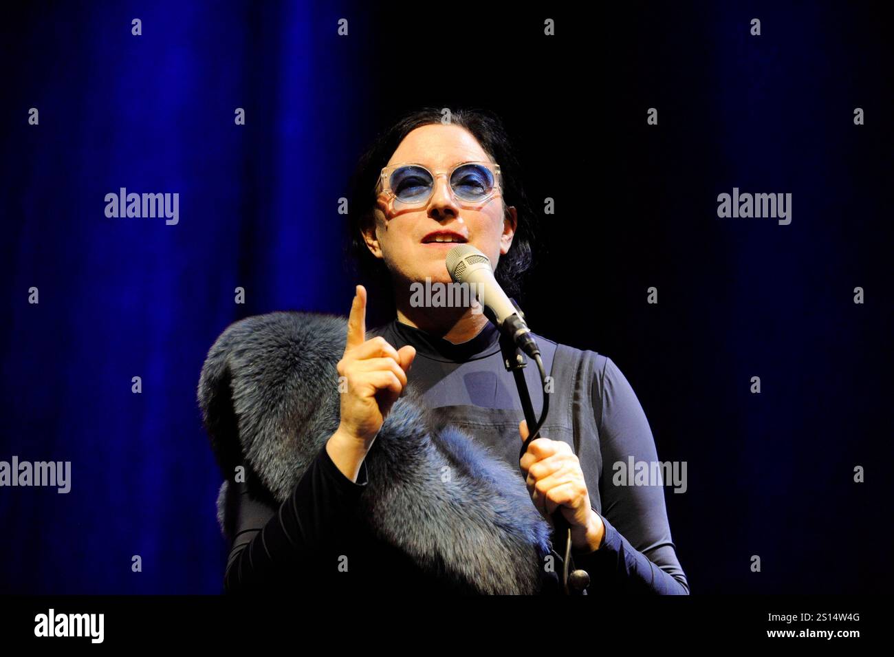 Die Schweizer Jazz-Sängerin Erika Stucky im Essener Grillo-Theater ...