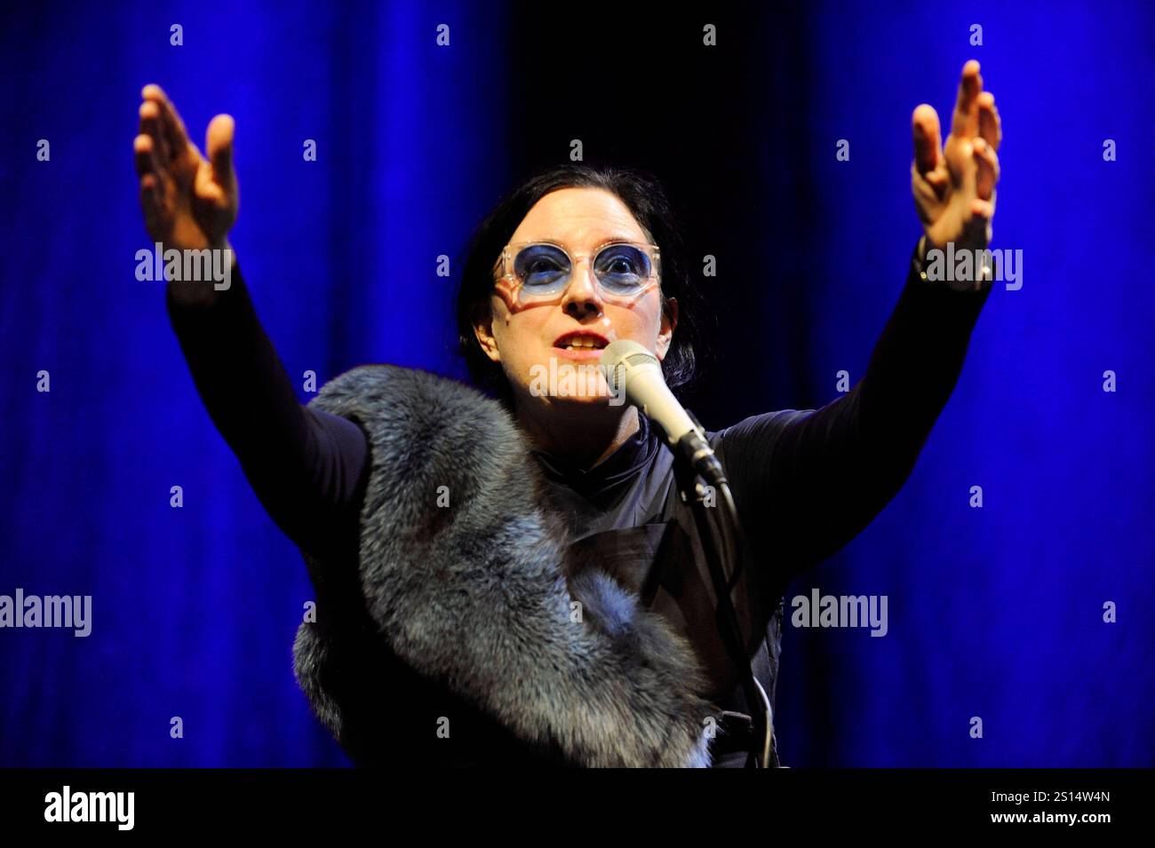 Die Schweizer Jazz-Sängerin Erika Stucky im Essener Grillo-Theater ...