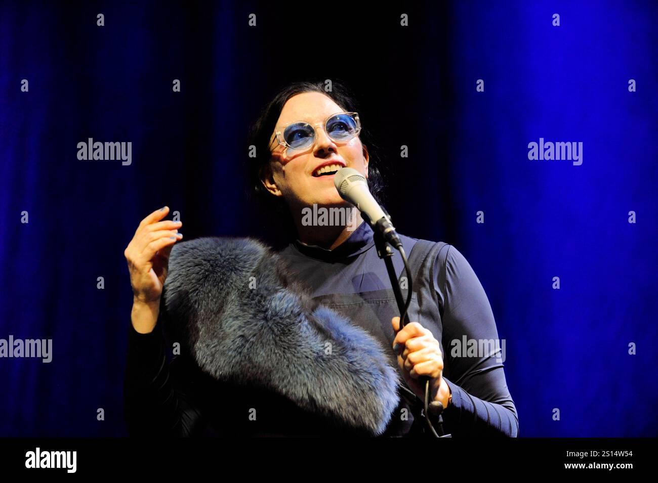 Die Schweizer Jazz-Sängerin Erika Stucky im Essener Grillo-Theater ...