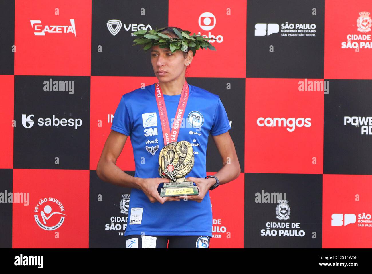 Fifth place winner, Brazilian Tatiane Raquel da Silva receives the ...