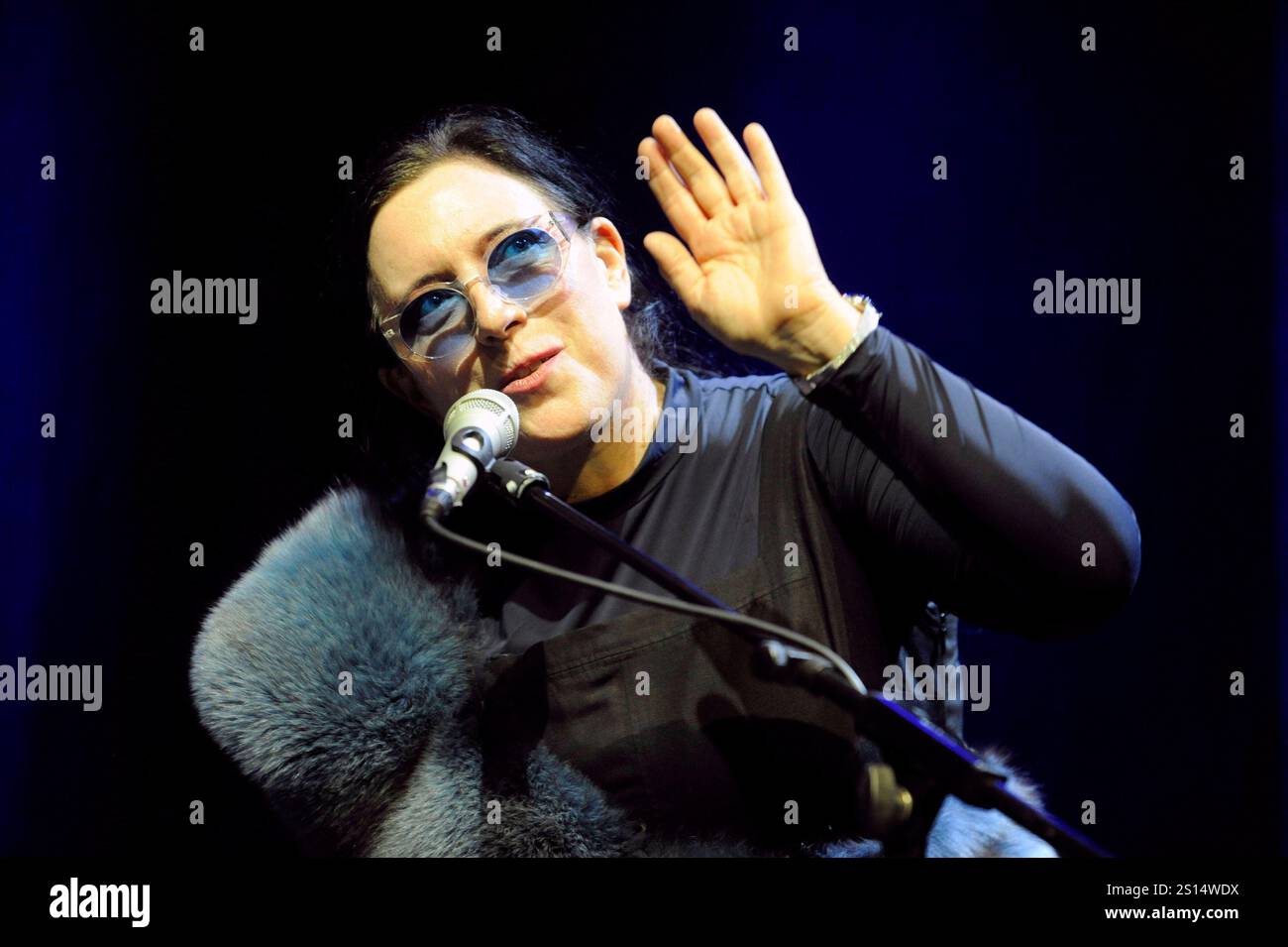 Die Schweizer Jazz-Sängerin Erika Stucky im Essener Grillo-Theater ...