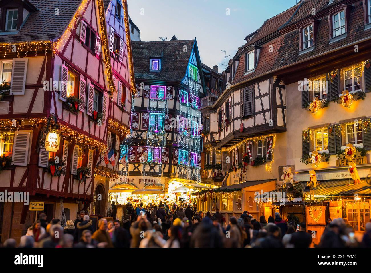Colmar Belles facades zur Weihnachtszeit bei Nacht *** Colmar Belles ...
