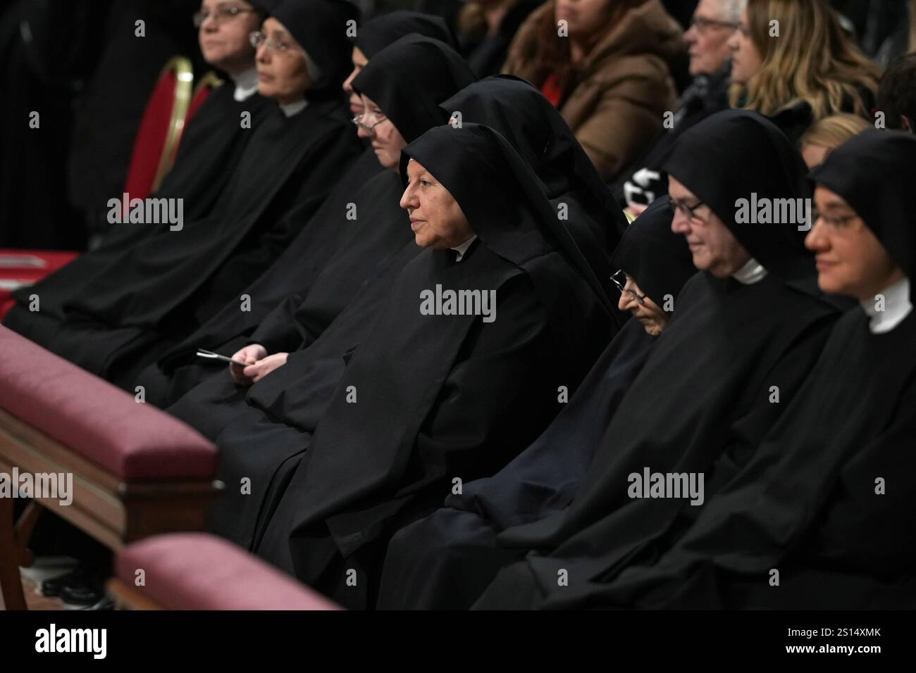 Nuns attends New Year's Eve Vespers and Te Deum celebrations with Pope ...
