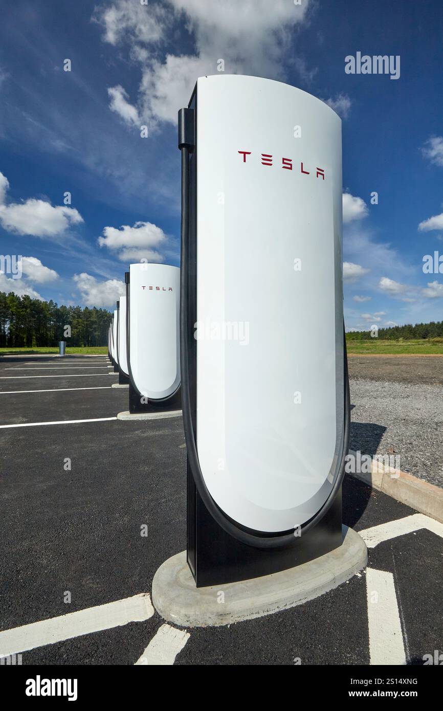 Tesla uk charger hi-res stock photography and images - Alamy