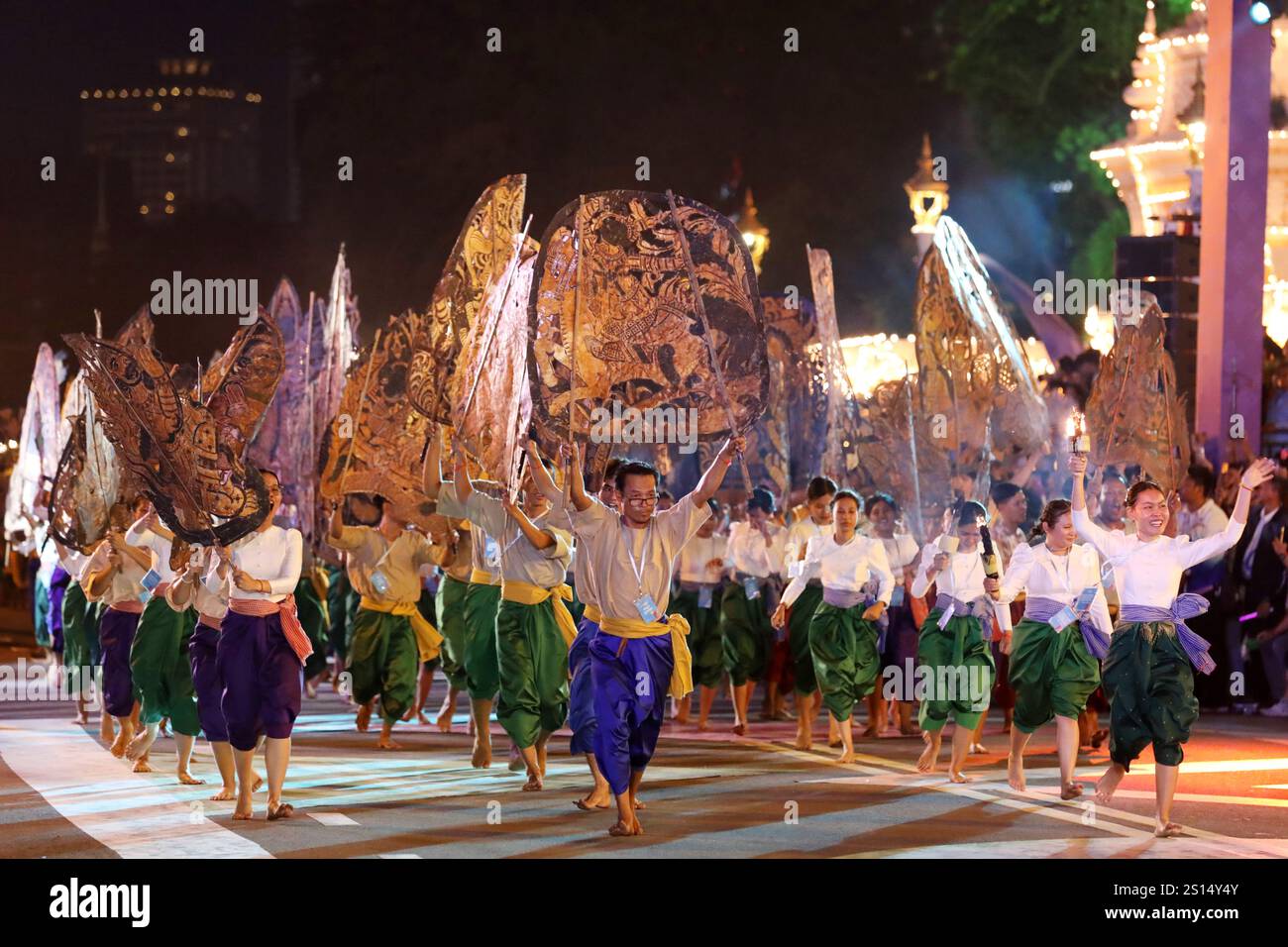 Phnom Penh. 31st Dec, 2024. People take part in a New Year parade in Phnom Penh, Cambodia on Dec ...