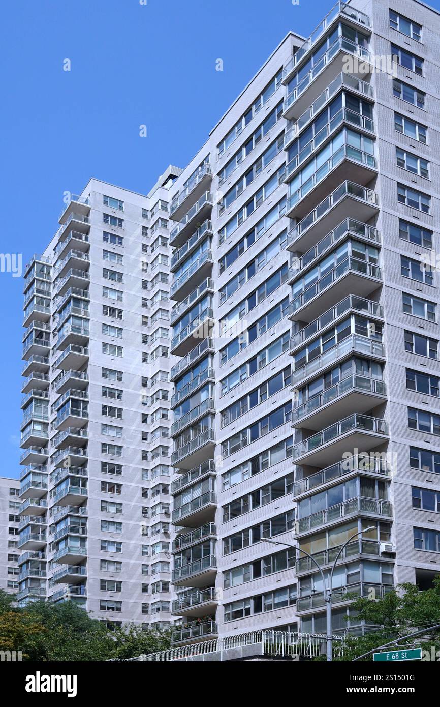 New York City apartment buildings, mid-20th century style, upper east ...
