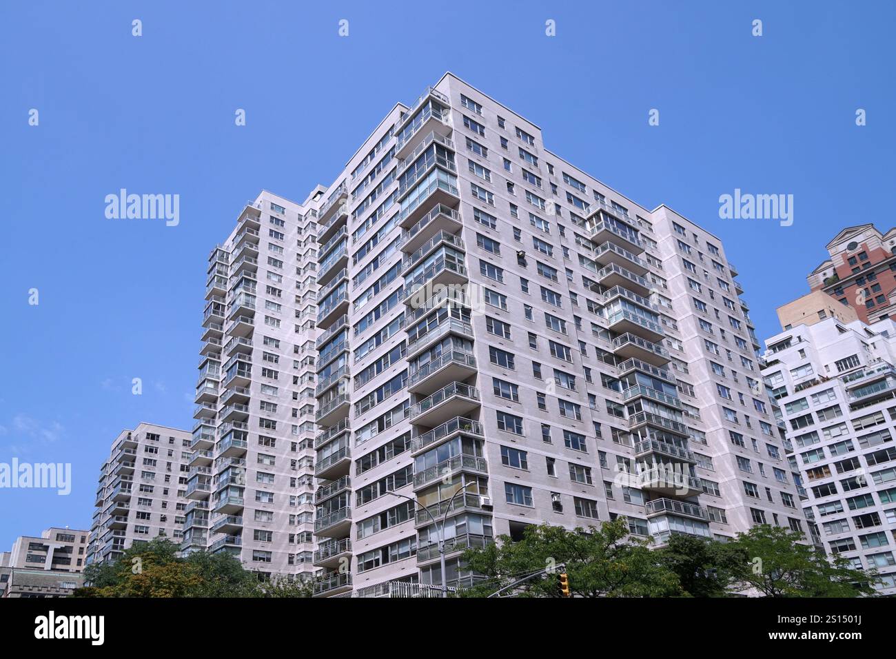 New York City apartment buildings, mid-20th century style, upper east ...