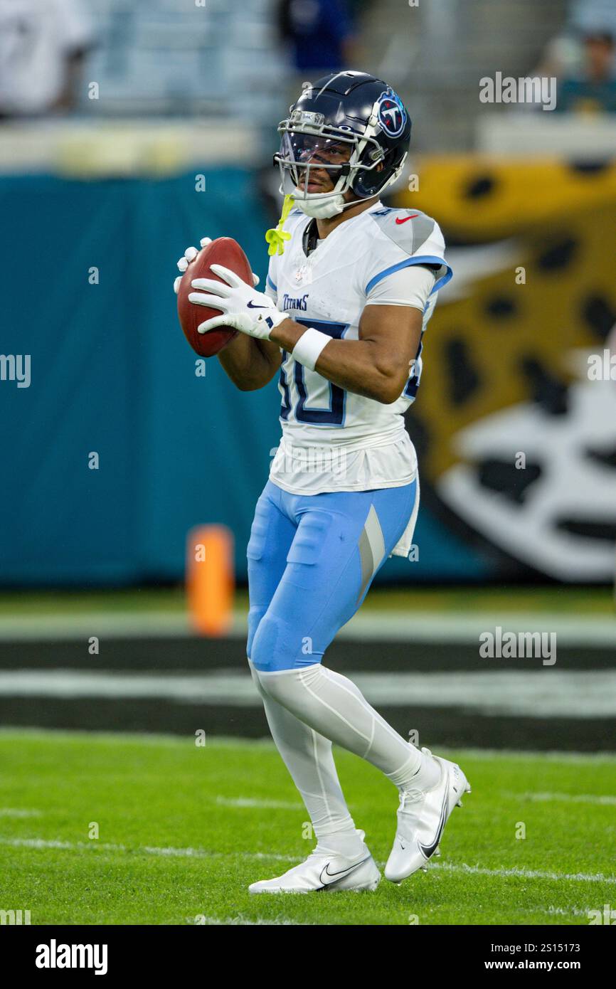 Tennessee Titans wide receiver Bryce Oliver (80) warms up before facing ...