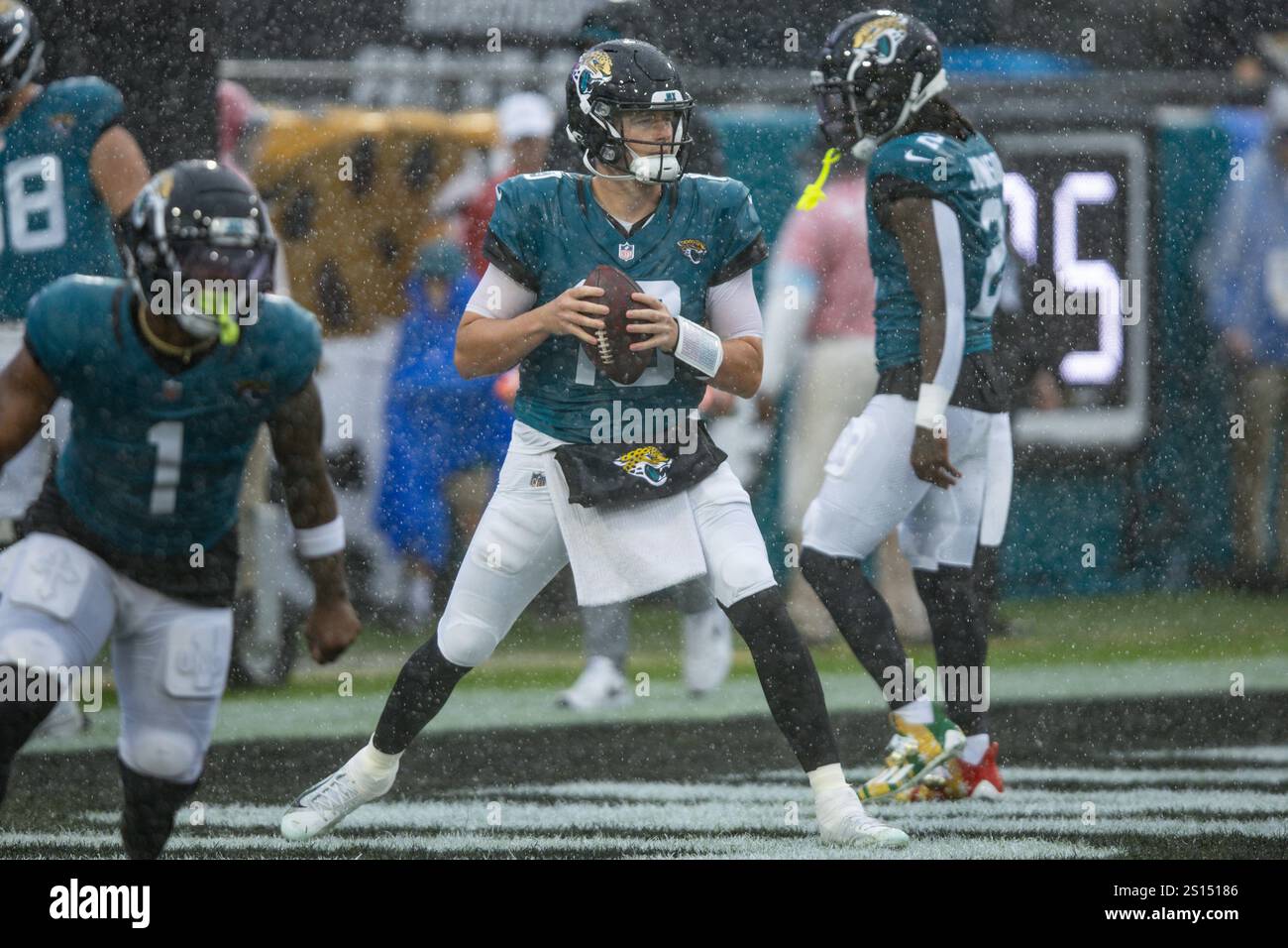 Jacksonville Jaguars quarterback Mac Jones (10) warms up before facing ...