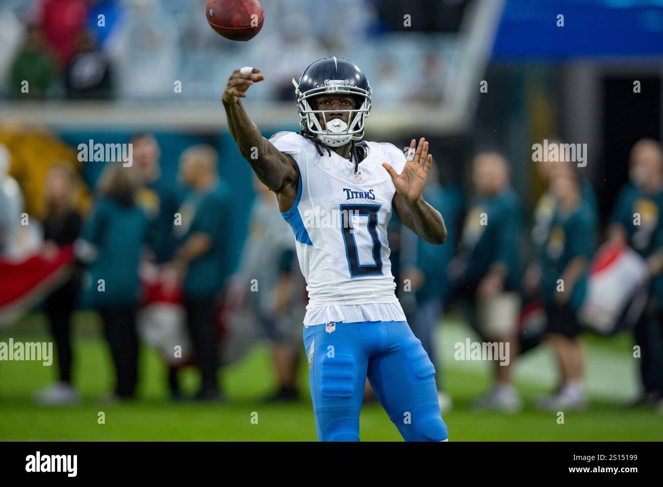 Tennessee Titans wide receiver Calvin Ridley (0) warms up before facing ...