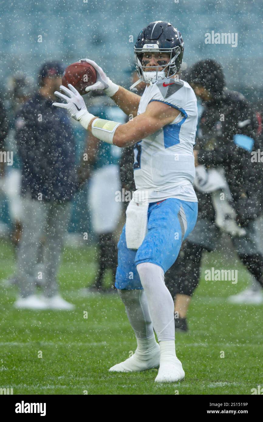Tennessee Titans quarterback Will Levis (8) warms up before facing the ...