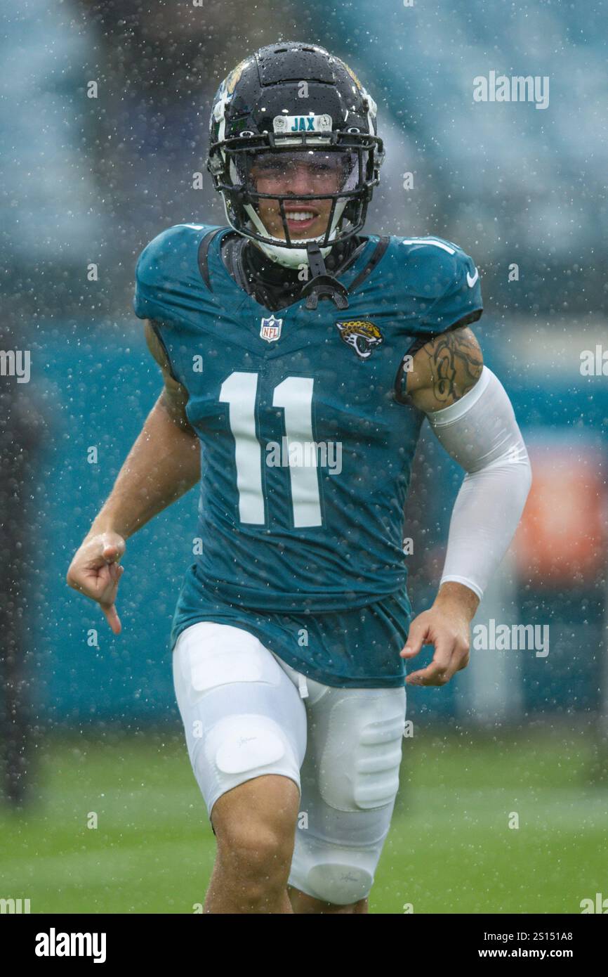 Jacksonville Jaguars wide receiver Parker Washington (11) warms up ...