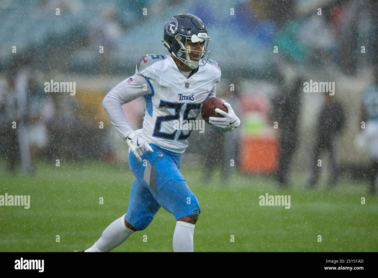 Tennessee Titans running back Joshua Kelley (25) warms up before facing ...