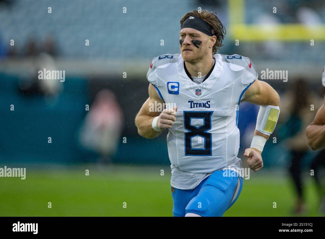 Tennessee Titans quarterback Will Levis (8) warms up before facing the ...