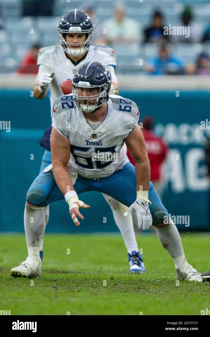 Tennessee Titans center Corey Levin (62) snaps the ball against the ...