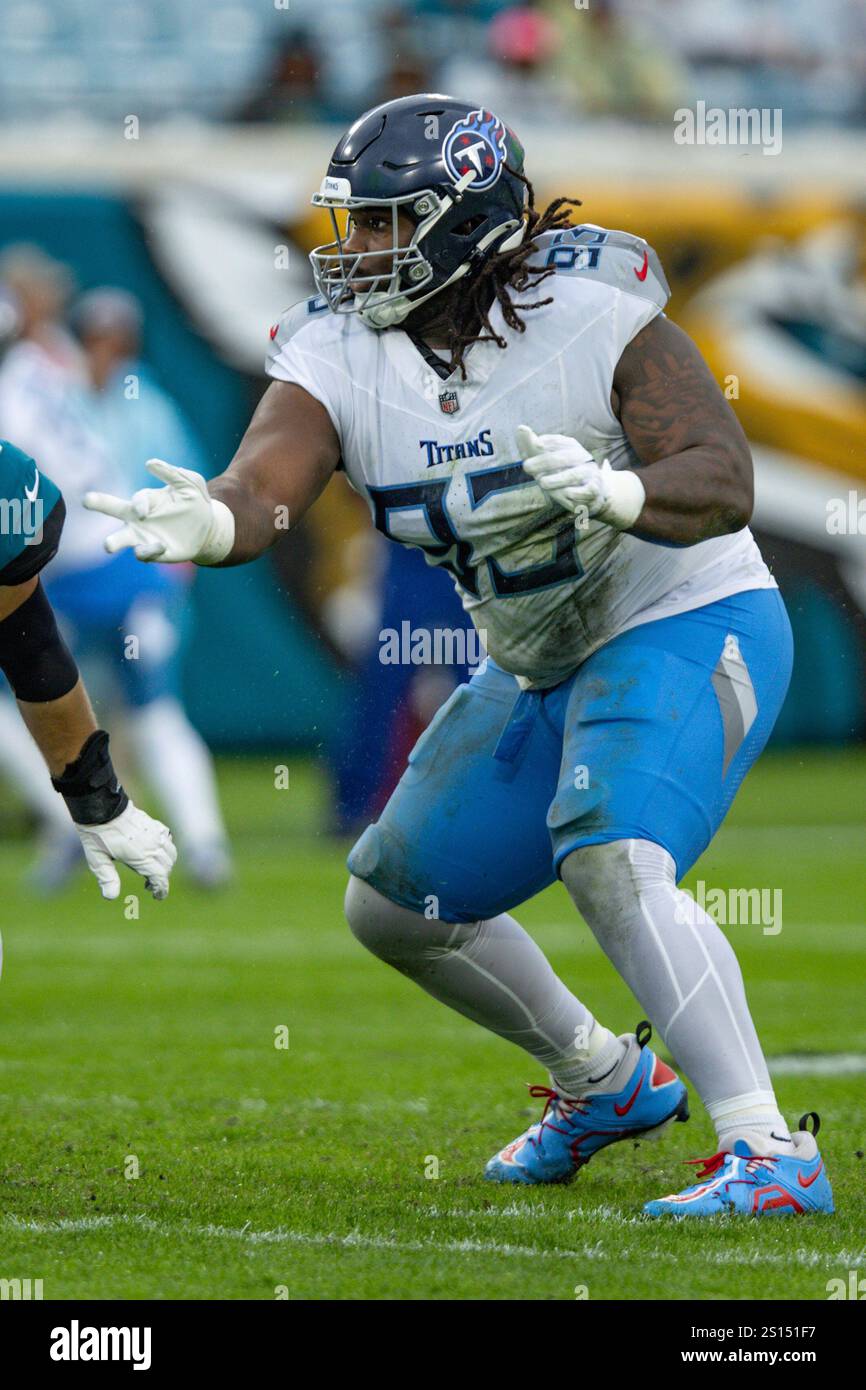 Tennessee Titans defensive tackle T'Vondre Sweat (93) rushes against ...