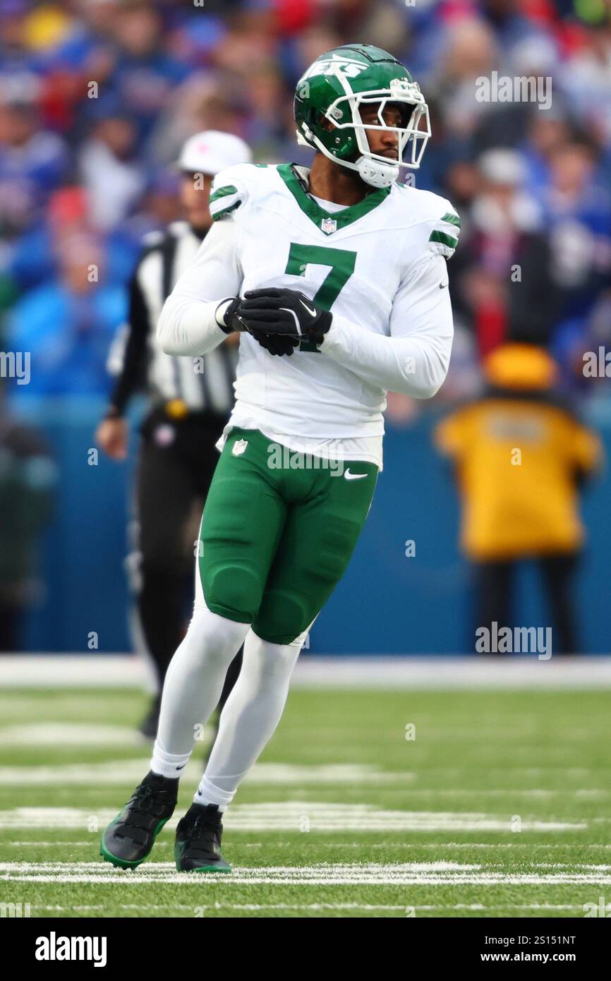 New York Jets defensive end Haason Reddick (7) lines up during the ...