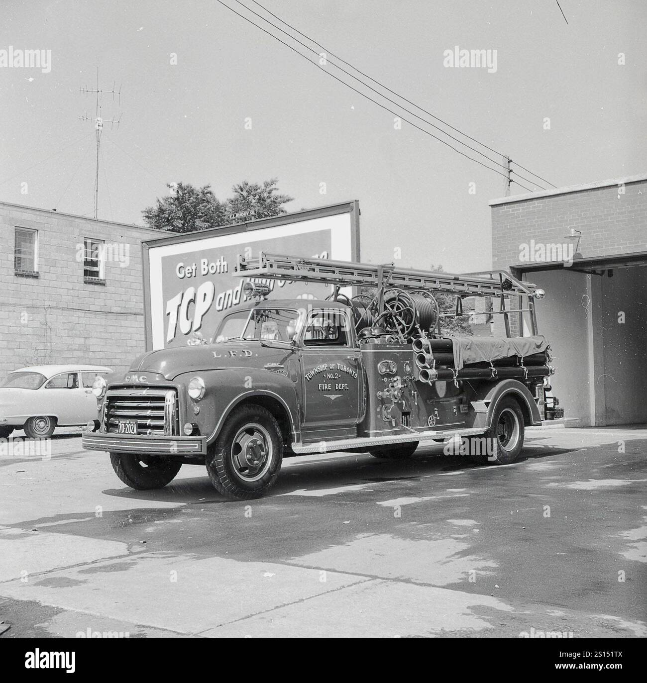 GMC Fire Engine at Cooksville Fire Hall (Township of Toronto Fire Dept ...