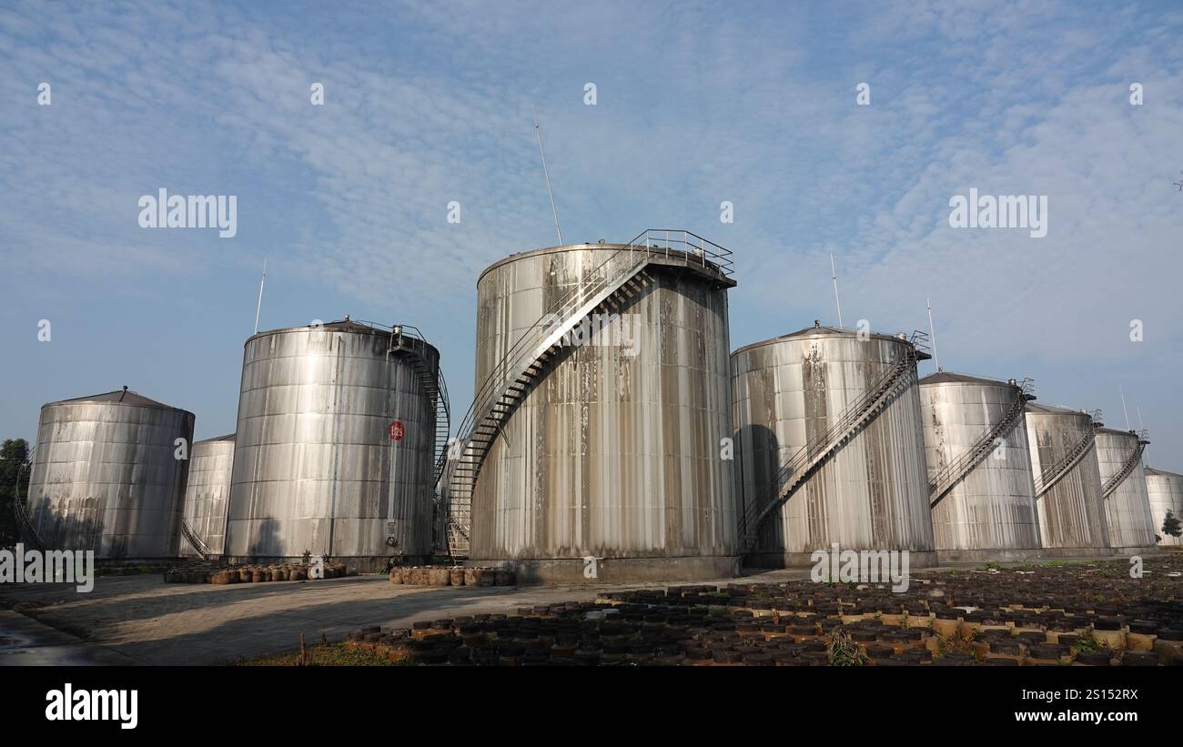 Fermentation Vessel Wine Fermentation Tanks Stock Photo - Alamy