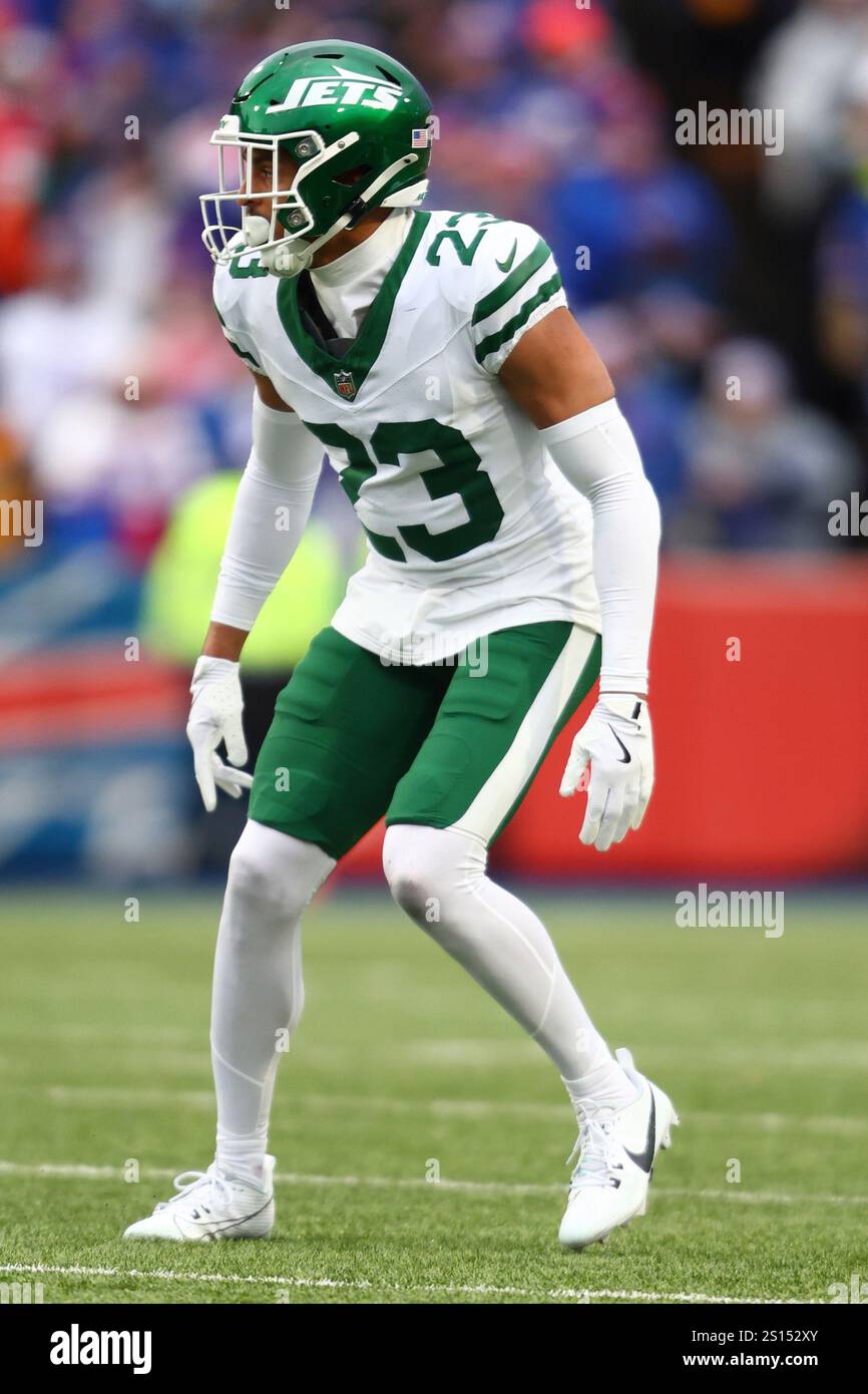 New York Jets cornerback Isaiah Oliver (23) back pedals into position ...