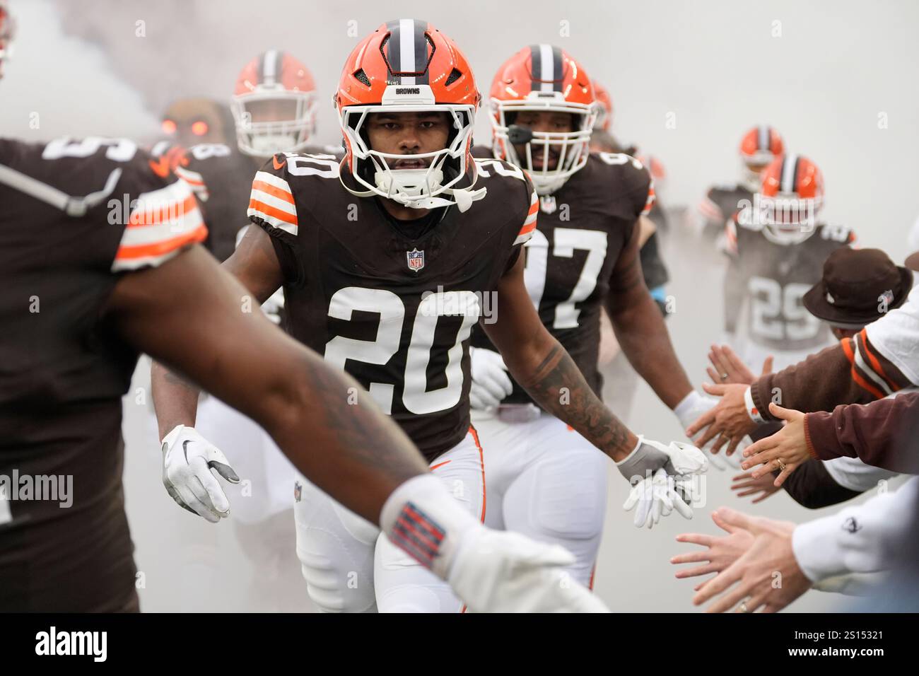 Cleveland Browns running back Pierre Strong Jr. (20) runs onto the ...