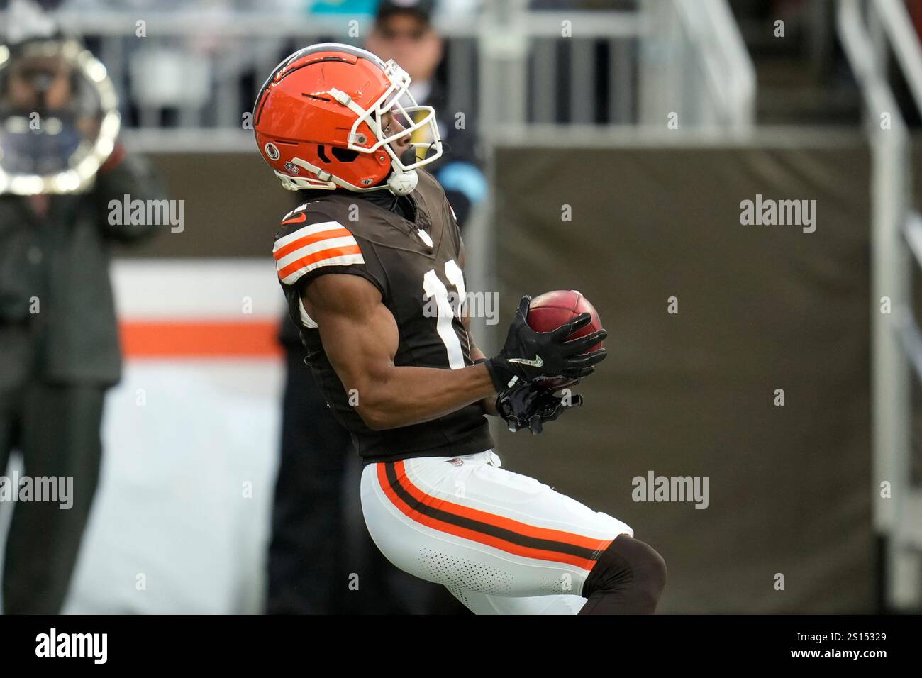 Cleveland Browns wide receiver James Proche II (11) catches a punt in ...