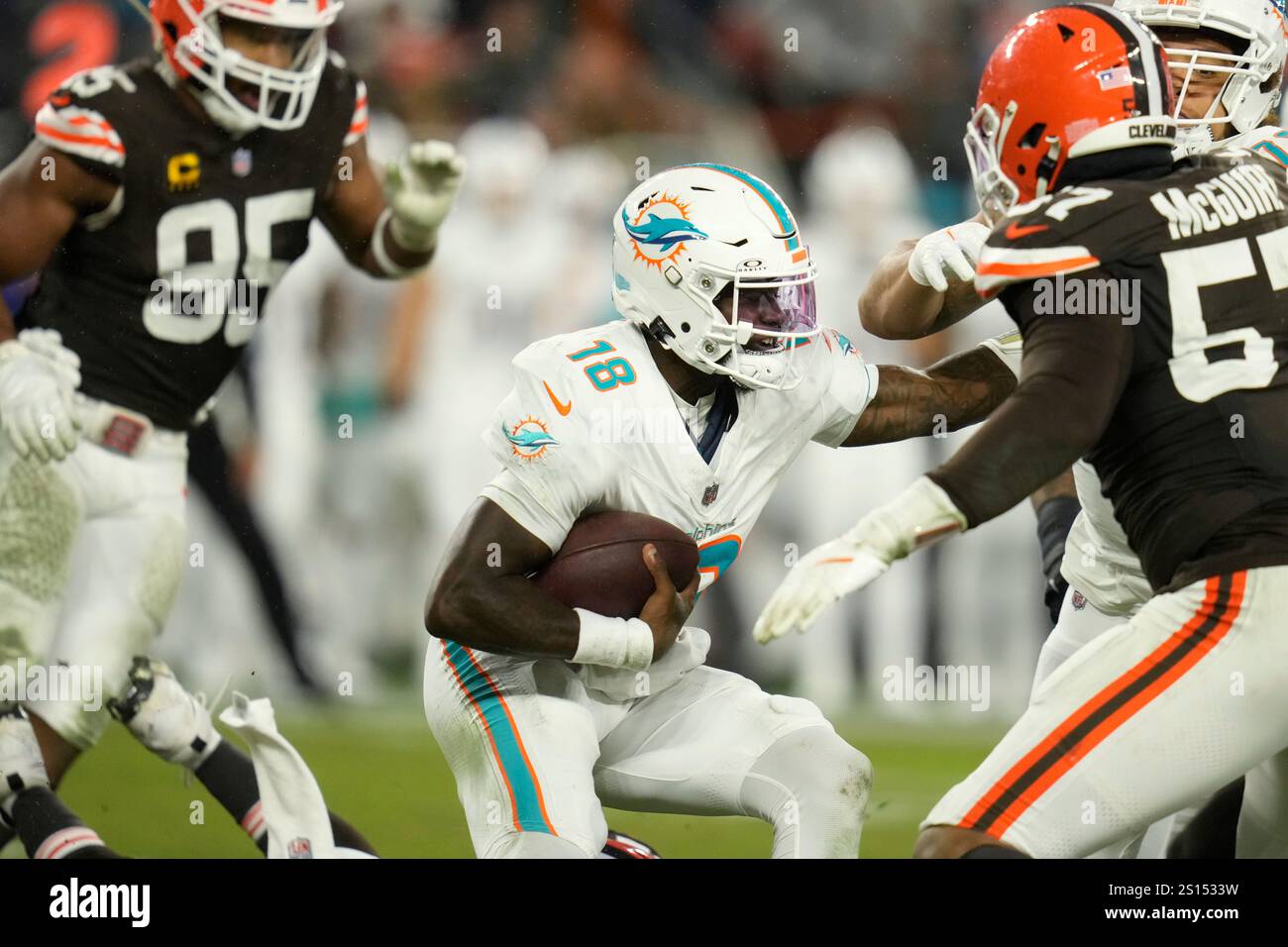 Miami Dolphins quarterback Tyler Huntley (18) in the first half of an ...