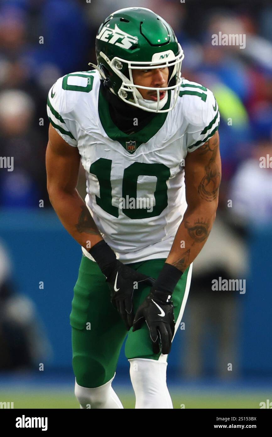 New York Jets wide receiver Allen Lazard (10) lines up during the first ...