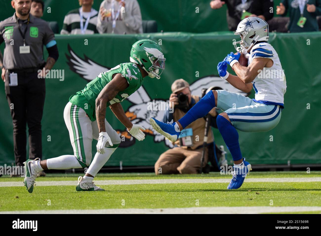 Dallas Cowboys wide receiver Jalen Tolbert (1) catches the touchdown ...