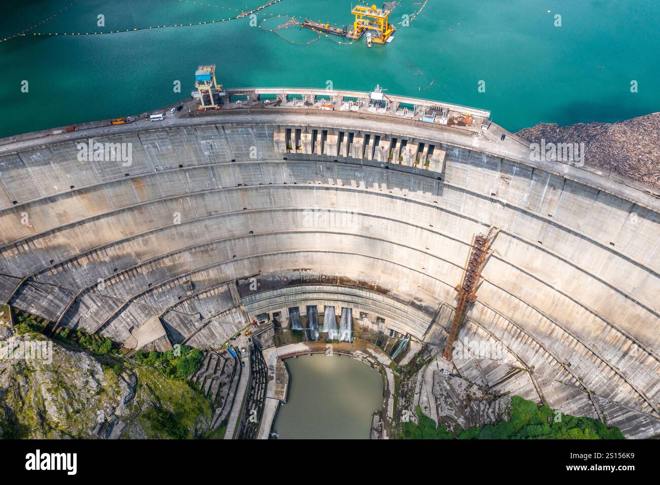 Massive concrete arch dam with water discharge channels and ...