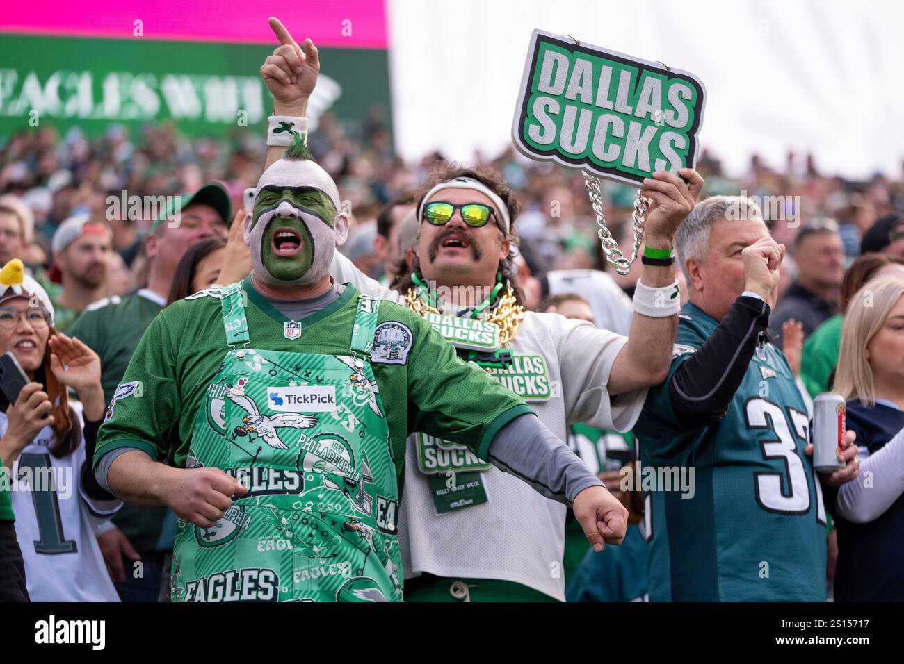 Philadelphia Eagle fans cheer their team on during the NFL football ...