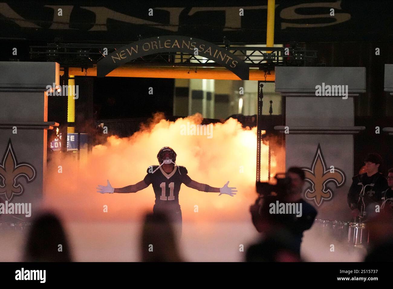 New Orleans Saints wide receiver Cedrick Wilson Jr. (11) runs onto the ...