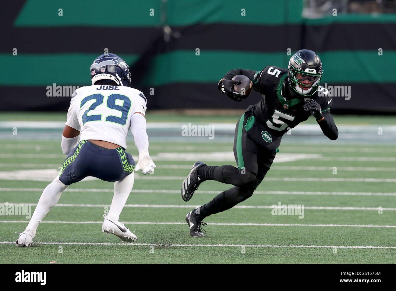 New York Jets wide receiver Garrett Wilson (5) in action against ...