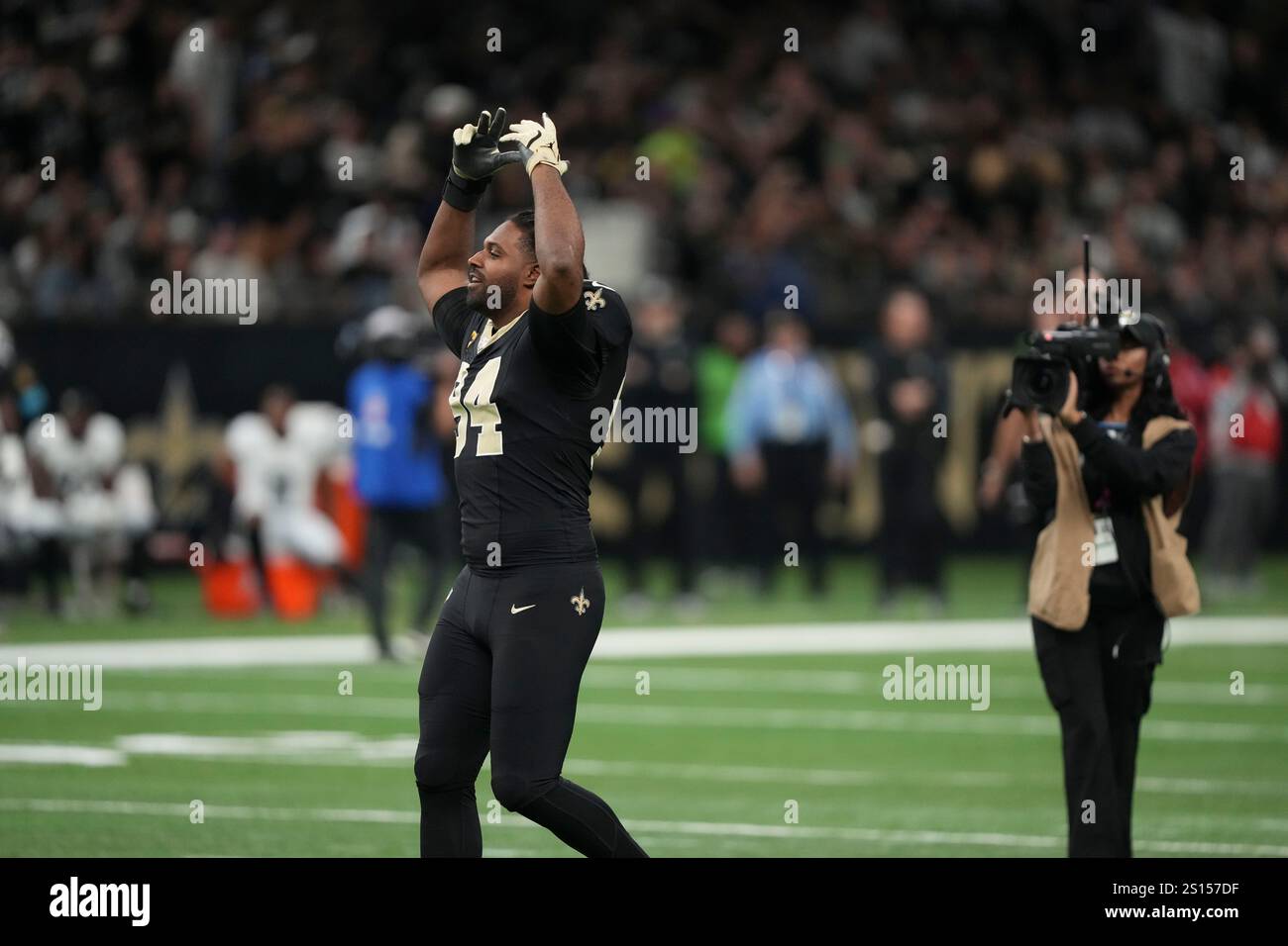 New Orleans Saints defensive end Cameron Jordan (94) leads the crowd in ...