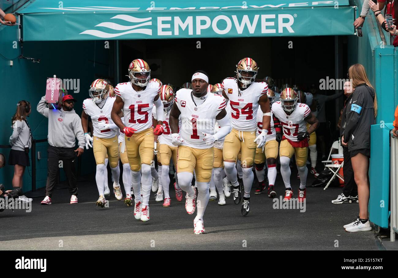 San Francisco 49ers wide receiver Deebo Samuel Sr. (1) leads the team ...