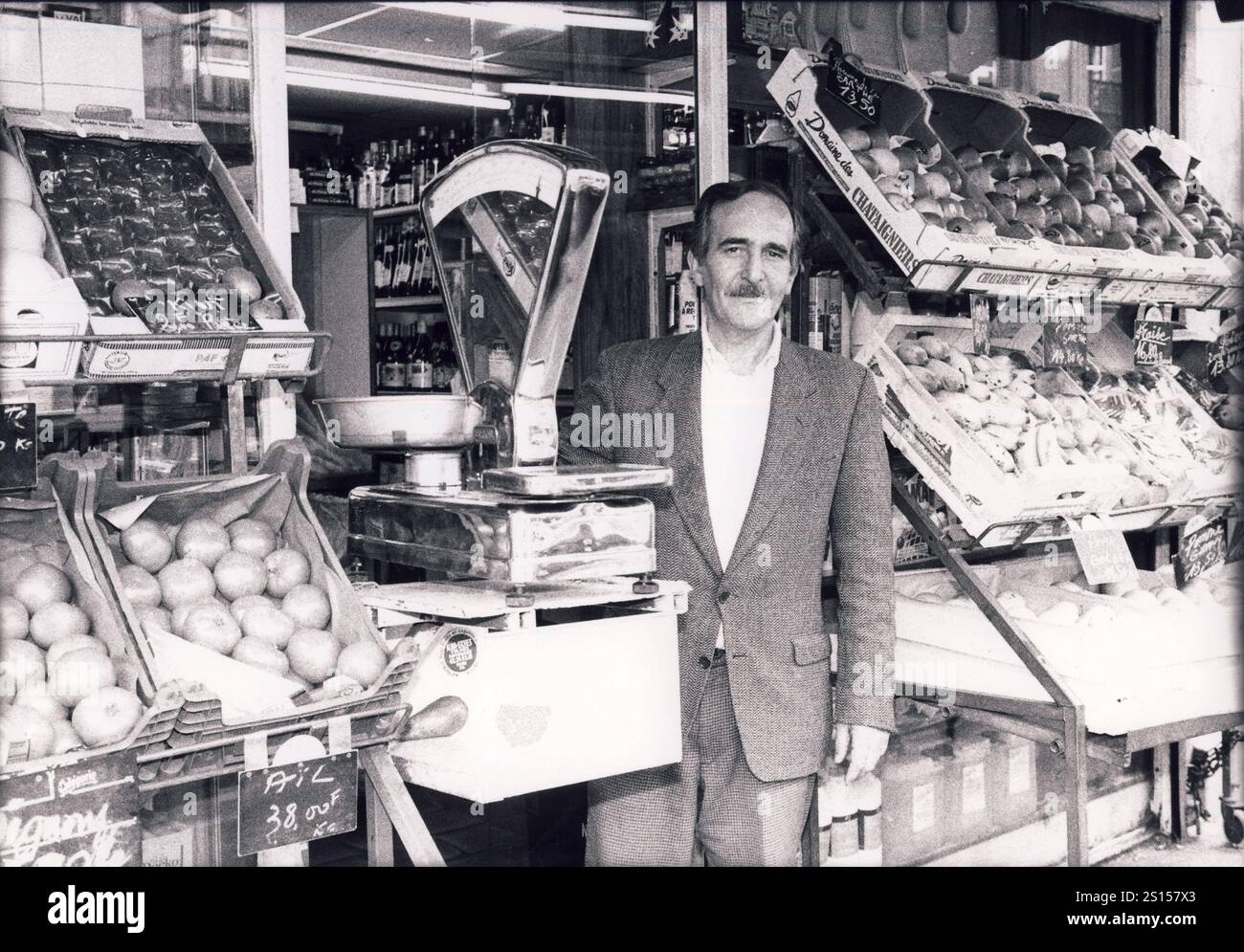 Paris /France / may-1994 / Paris life in may-1994 france (Photo.Francis ...