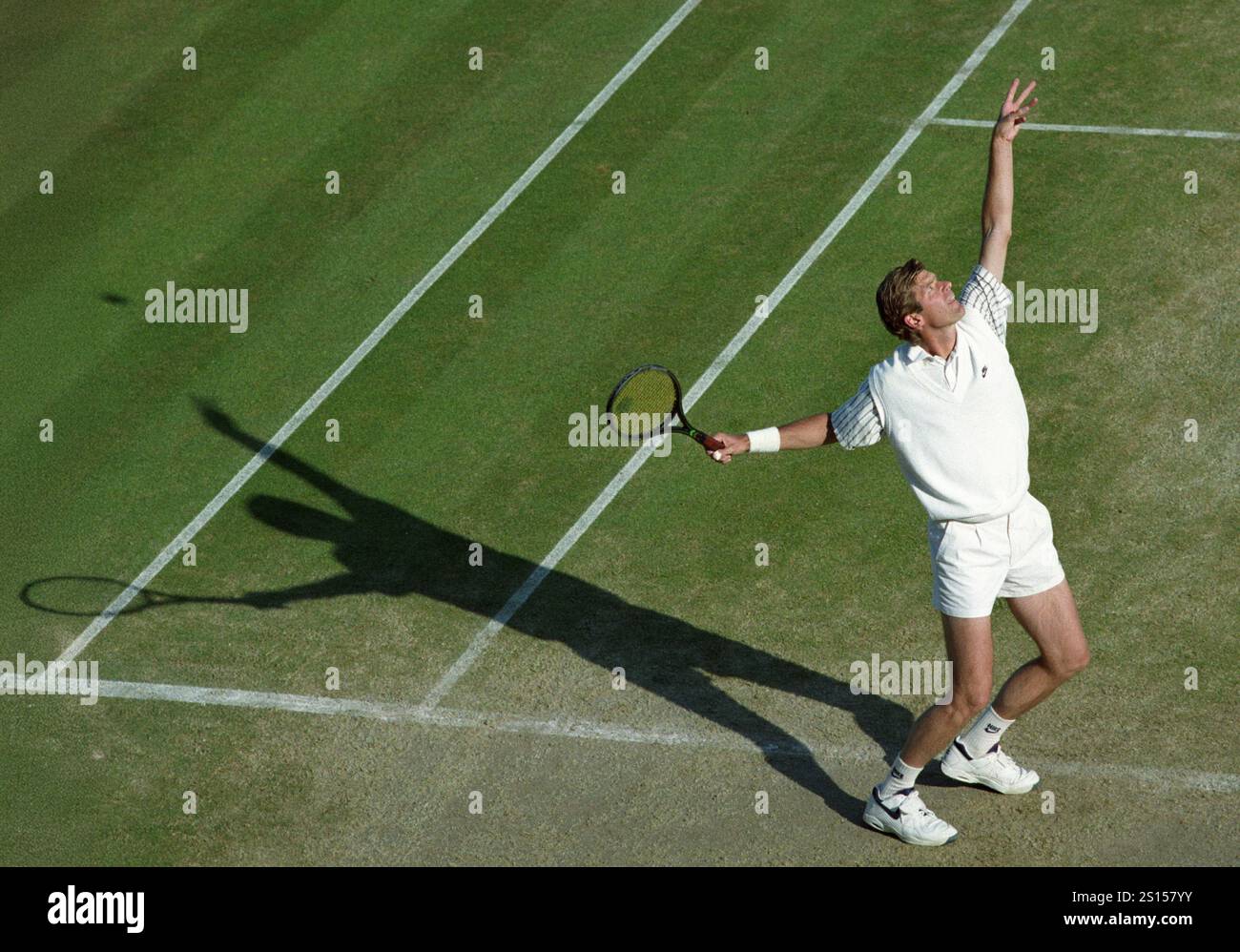 American tennis player Peter Fleming serving at Wimbledon in 1993 Stock ...