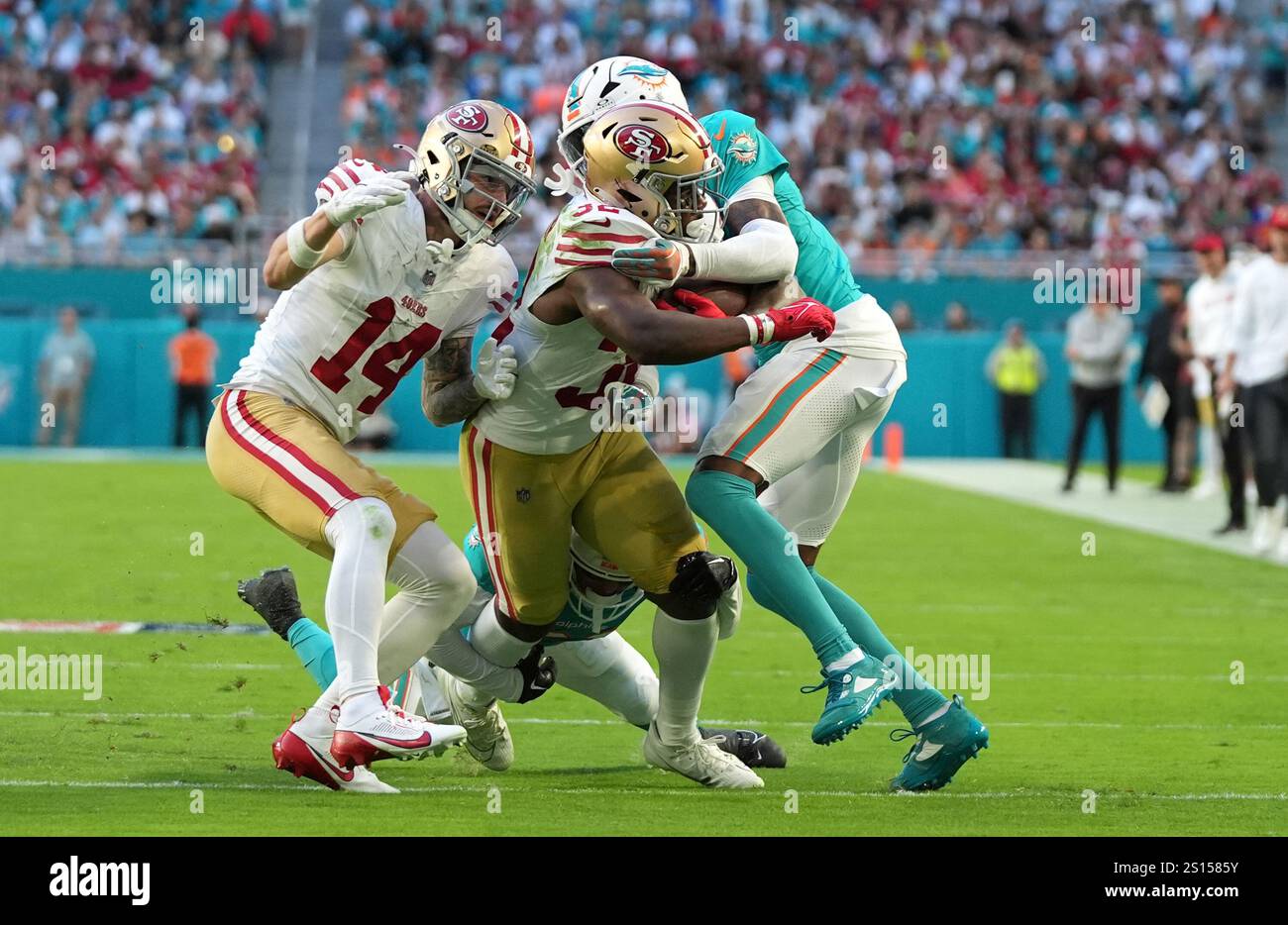 Miami Dolphins safety Patrick McMorris, center runs during the first ...