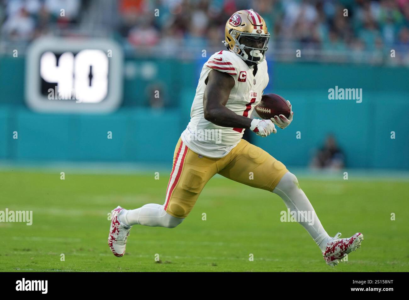 San Francisco 49ers wide receiver Deebo Samuel Sr. (1) runs for a first ...